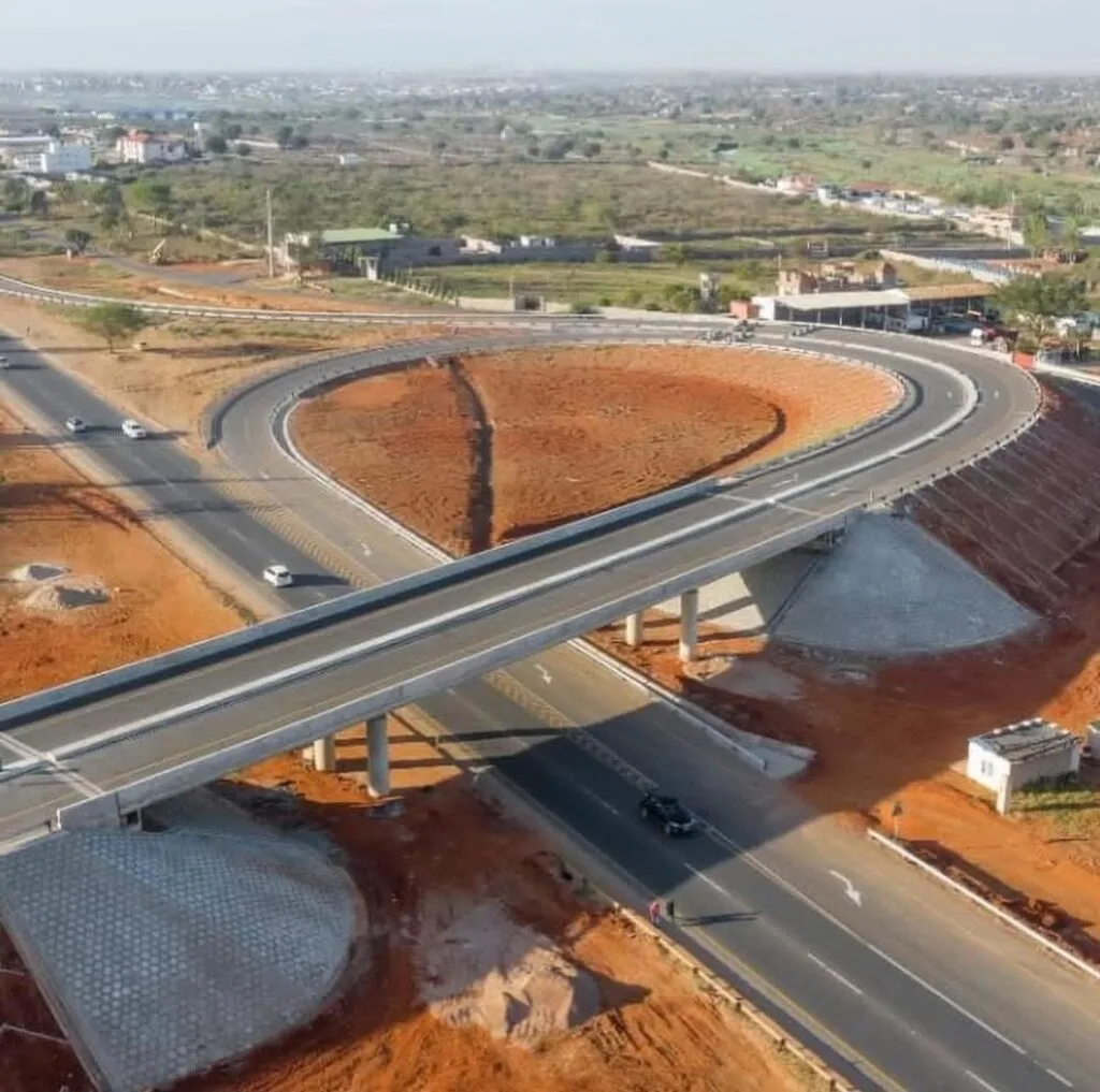 President Mnangagwa commissions landmark Trabablas Interchange, a bold ...
